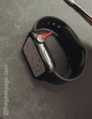 Black and white screen issue in Apple Watch - How to fix