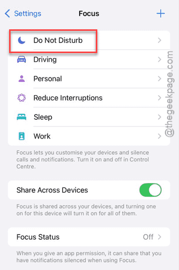 iPhone Wallpaper turns black on lock screen - How to fix
